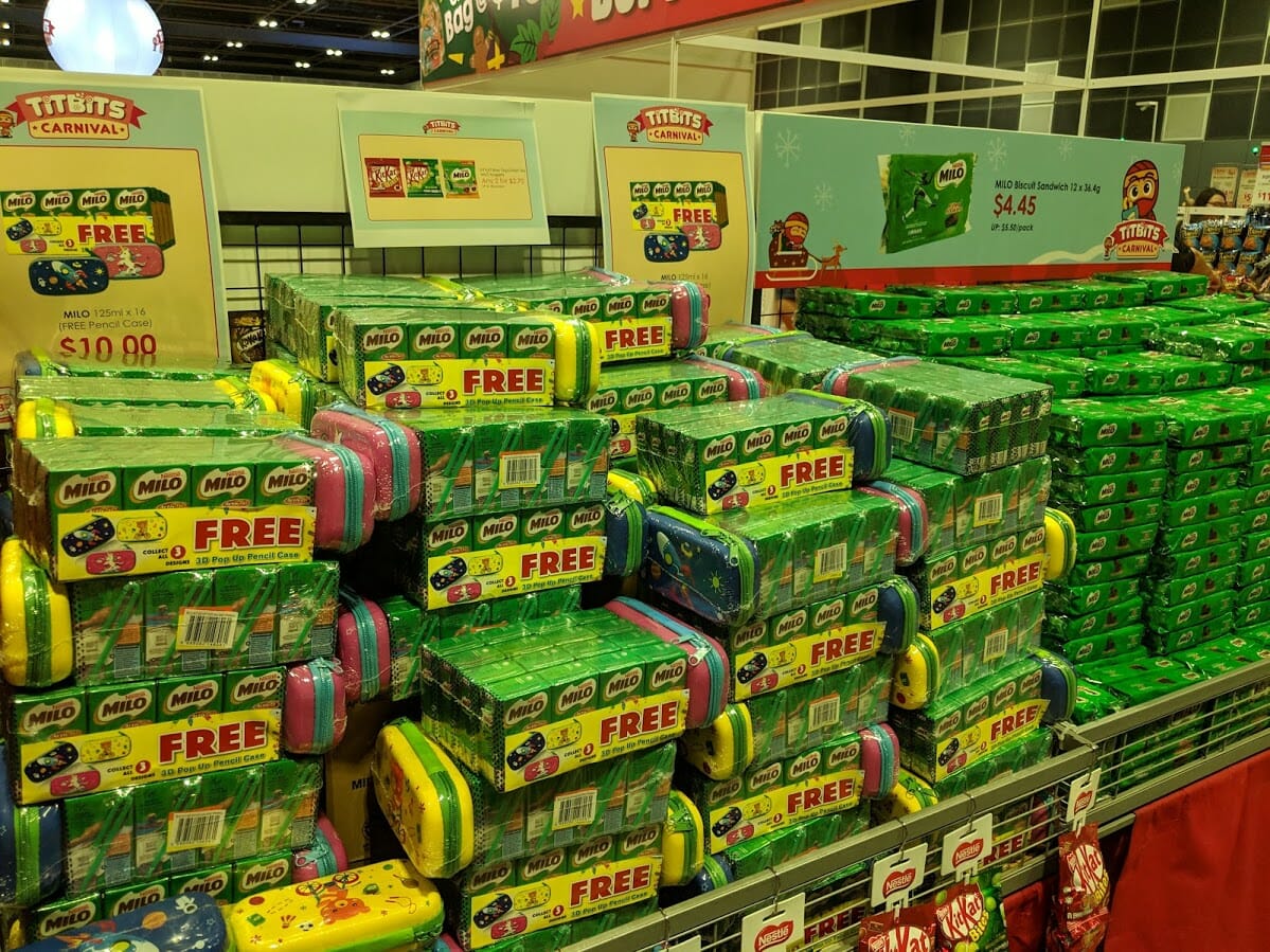 There's a 'Tidbits Carnival' in Suntec filled with all kinds of snacks ...