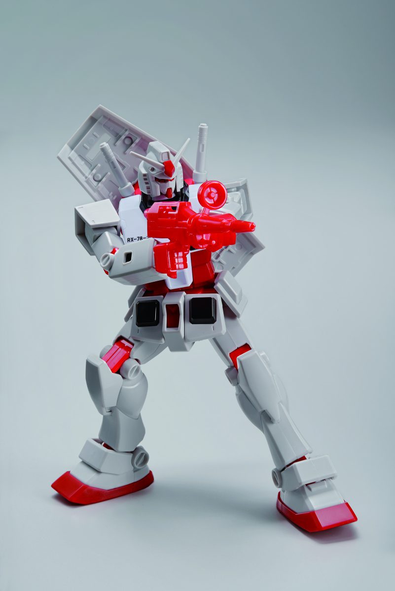 UNIQLO x Gunpla Gundam & Zaku Action Figures available at selected S ...