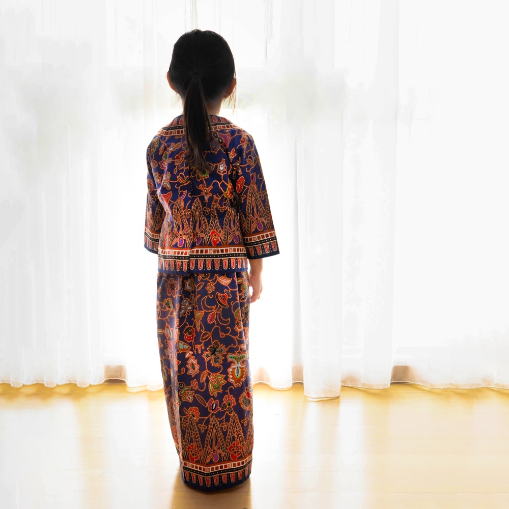 Singapore Airlines selling Junior Sarong Kebaya Cabin Crew Uniform for ...