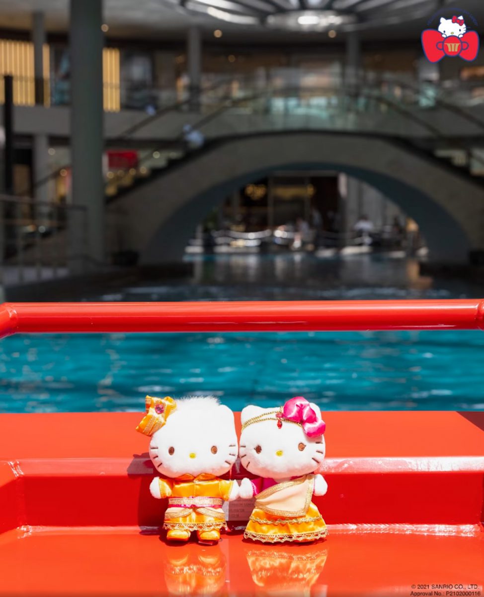 Marina Bay Sands selling Hello Kitty Wedding Plushies for S$89.90 per ...
