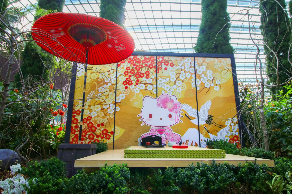 Gardens by the Bay has Sakura Cherry Blossoms with life-sized Hello ...