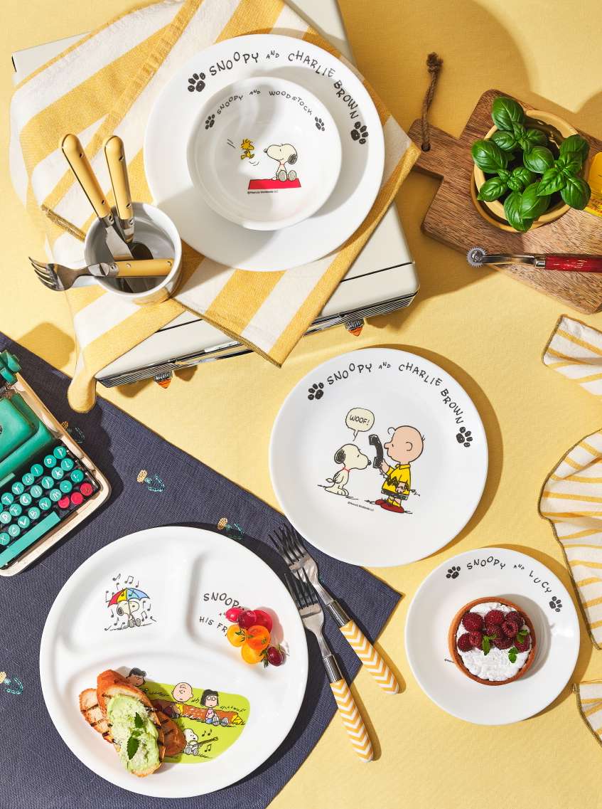 Metro S'pore selling limited edition Snoopy-themed Corelle Dinnerware ...