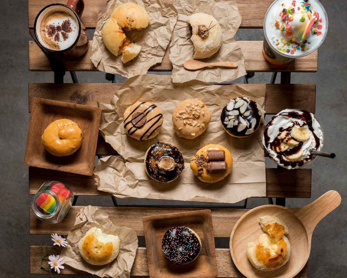 Doughnut Place in Whampoa sells Puffy Doughnuts with overflowing ...