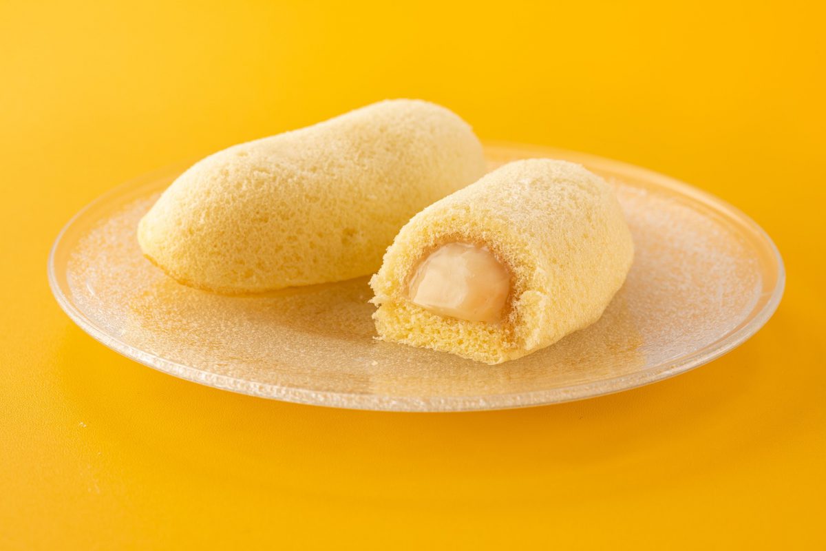 ISETAN S'pore selling Japan-famous Tokyo Banana Sponge Cake Snack at S ...