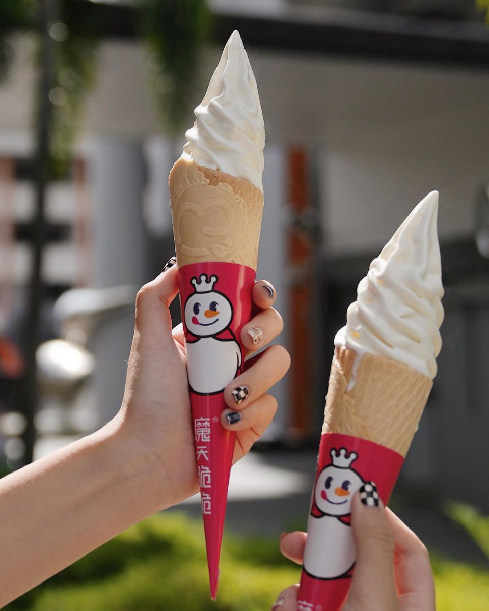 Famous Chinese soft-serve chain Mixue (蜜雪冰城) opens 1st S'pore outlet in ...