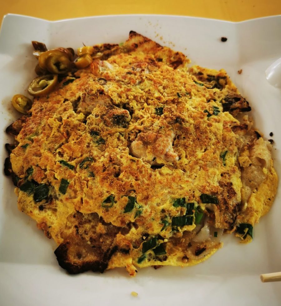 Hawker stall in Chinatown Complex Food Centre sells Cai Poh Hor Fun you ...