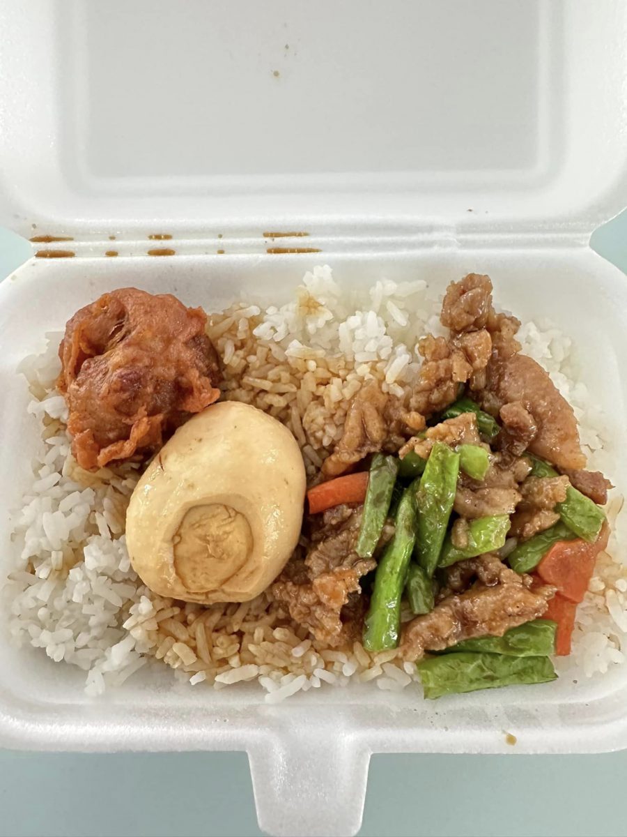Mix Veg Rice Stall in Bedok Hawker Centre lets you choose any 3 dishes ...