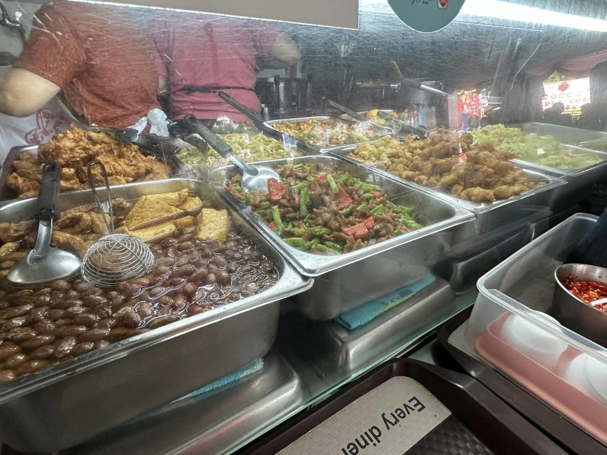 Mix Veg Rice Stall in Bedok Hawker Centre lets you choose any 3 dishes ...