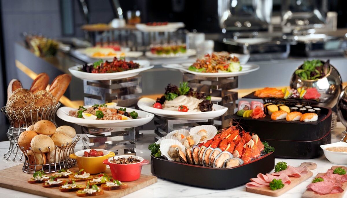 Enjoy 1-FOR-1 Buffet Deals at Plate and Café Mosaic in Carlton Hotels ...