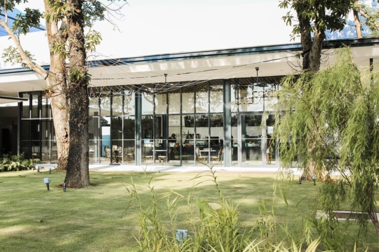 Overflow is the first-ever Live Band Cafe & Bar in Changi Airport T2 ...