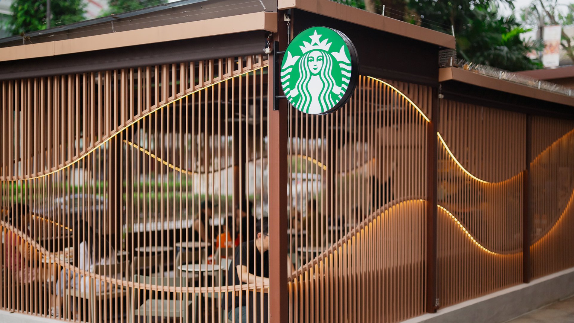 Starbucks Pacific Plaza along Scotts Road gets new look with Dark Wood ...