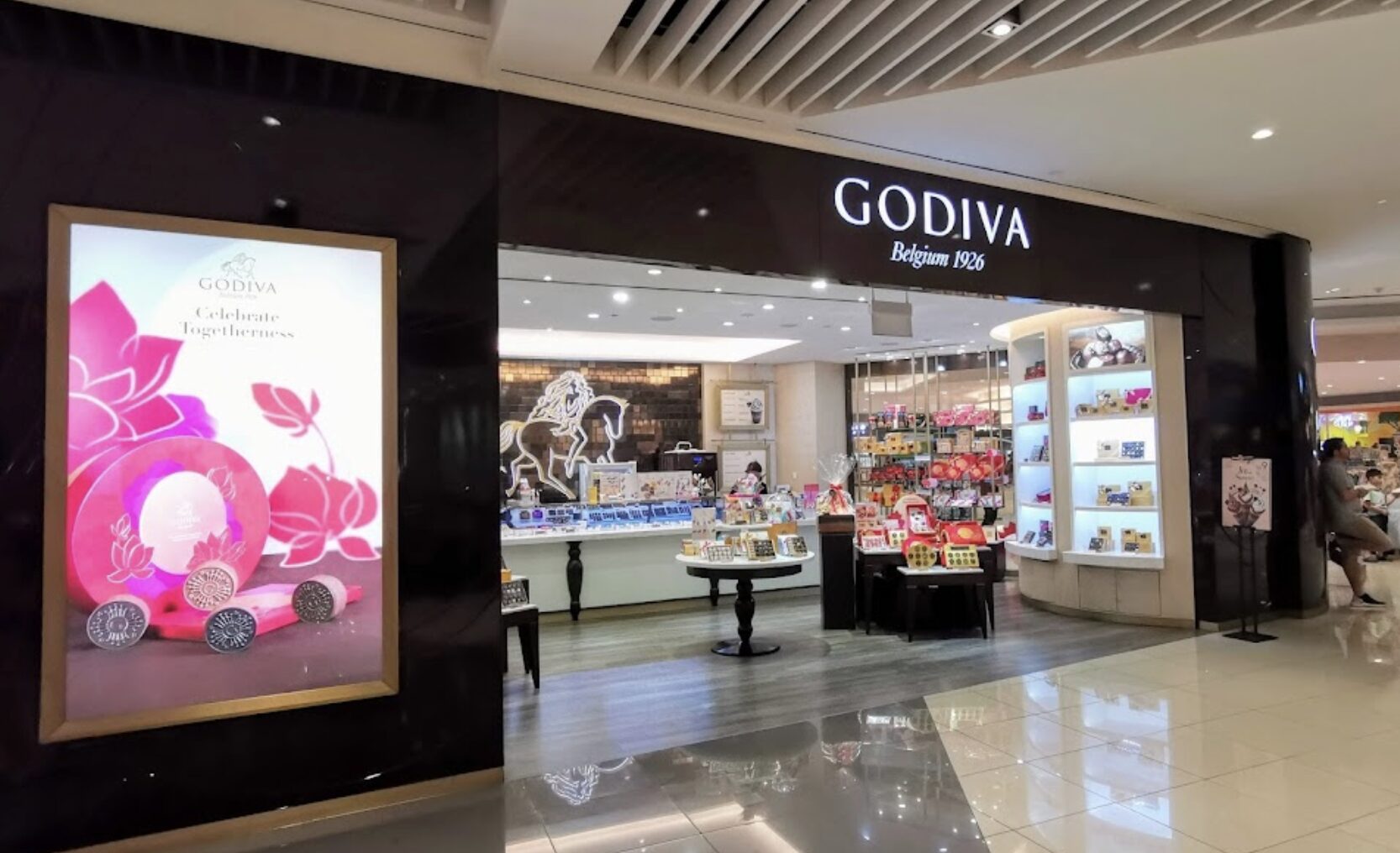 GODIVA S'pore has 1-FOR-1 Chocolate Twist Soft Serve Promotion till Feb 18 in Suntec ...