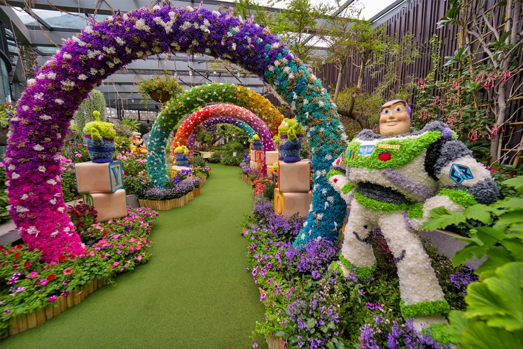 Disney Garden of Wonder brings Themed Topiaries & Sculptures to Gardens ...