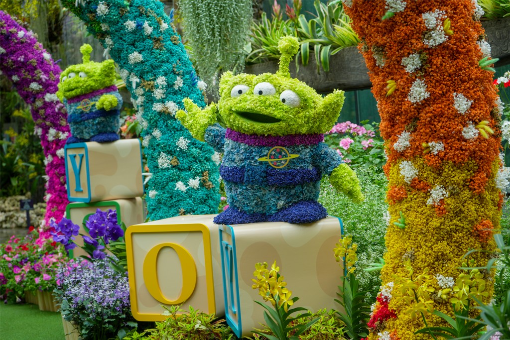 Disney Garden of Wonder brings Themed Topiaries & Sculptures to Gardens ...