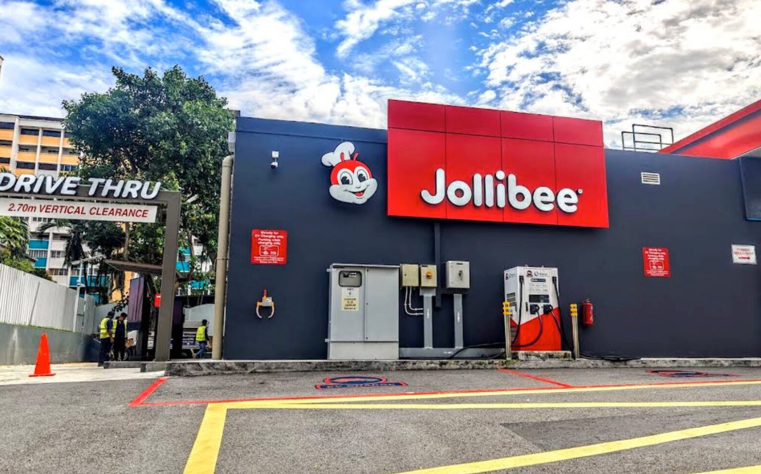 Jollibee’s Second Drive-Thru in Singapore Opens at Caltex Yishun – Walk ...