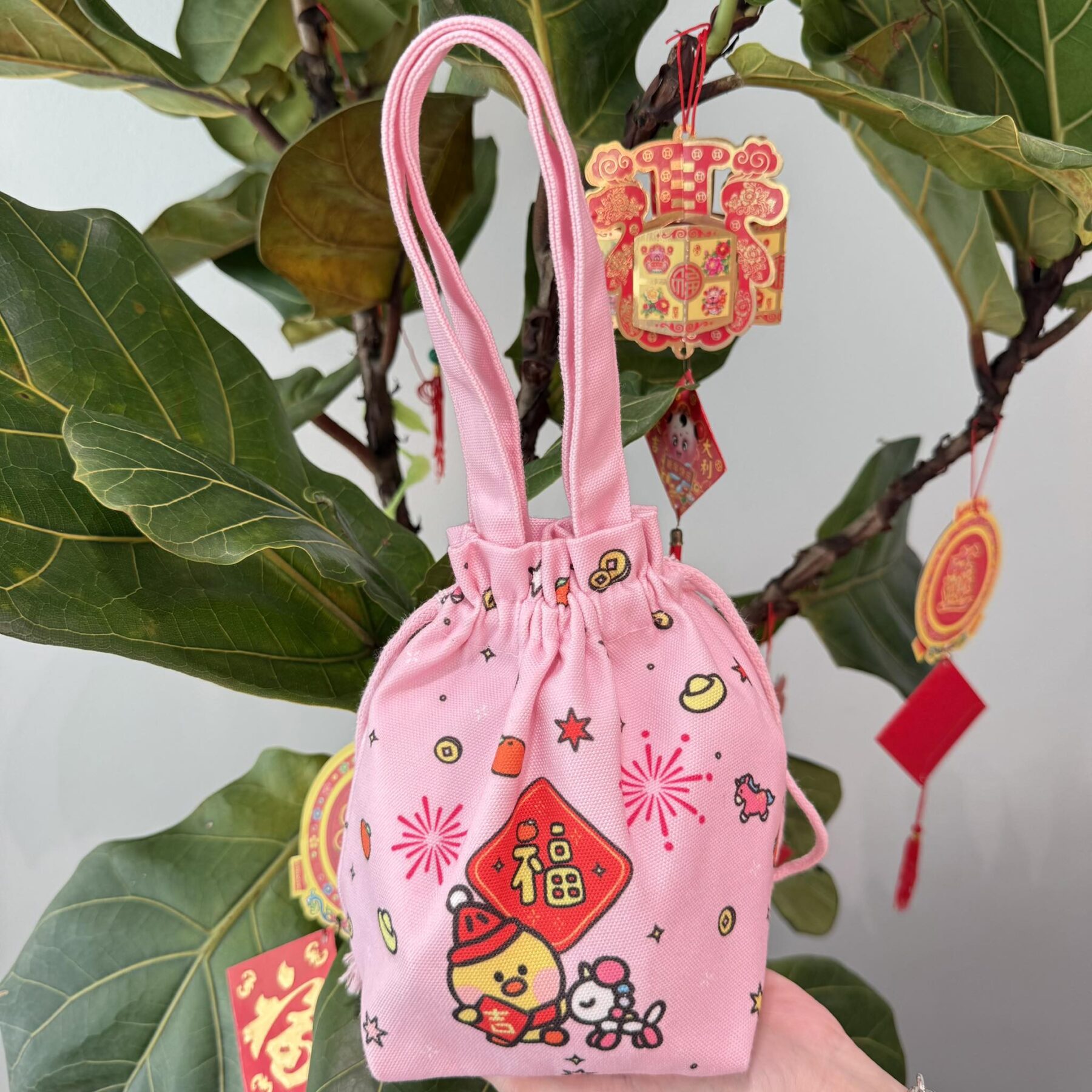 Giant Singapore Rings in the Season with FREE LINE FRIENDS minini ...